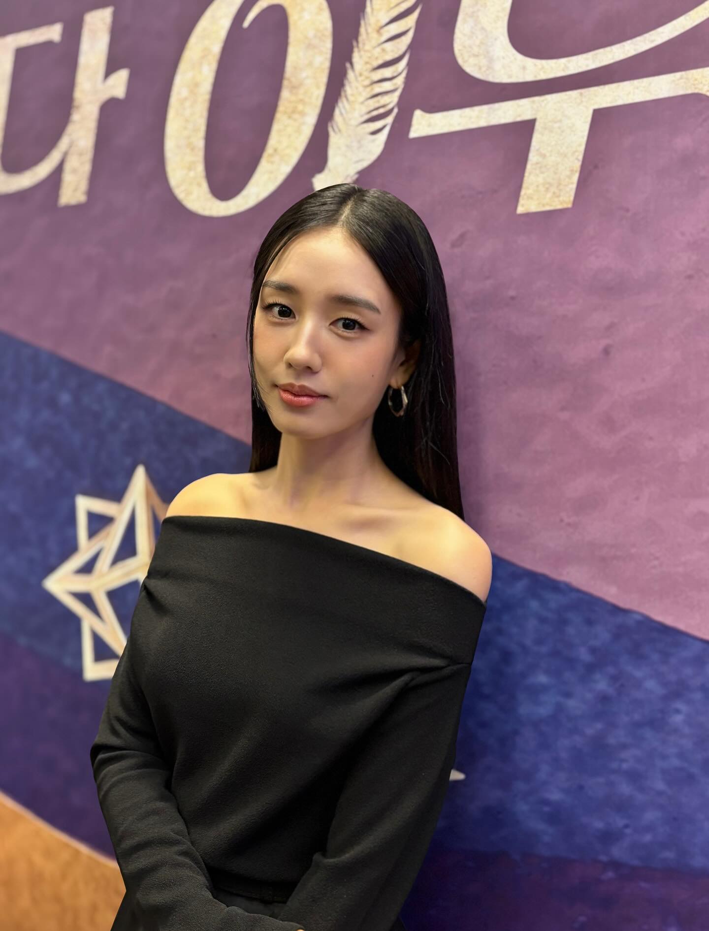 Disappearing Trapezius Muscles with a Sharp Shoulder Line... Ahn Eun-jin Transforms into a Fairy ...